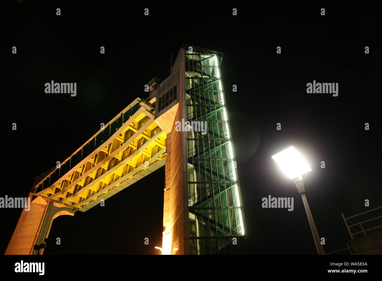 Hull tidal barrier 2017 hi-res stock photography and images - Alamy