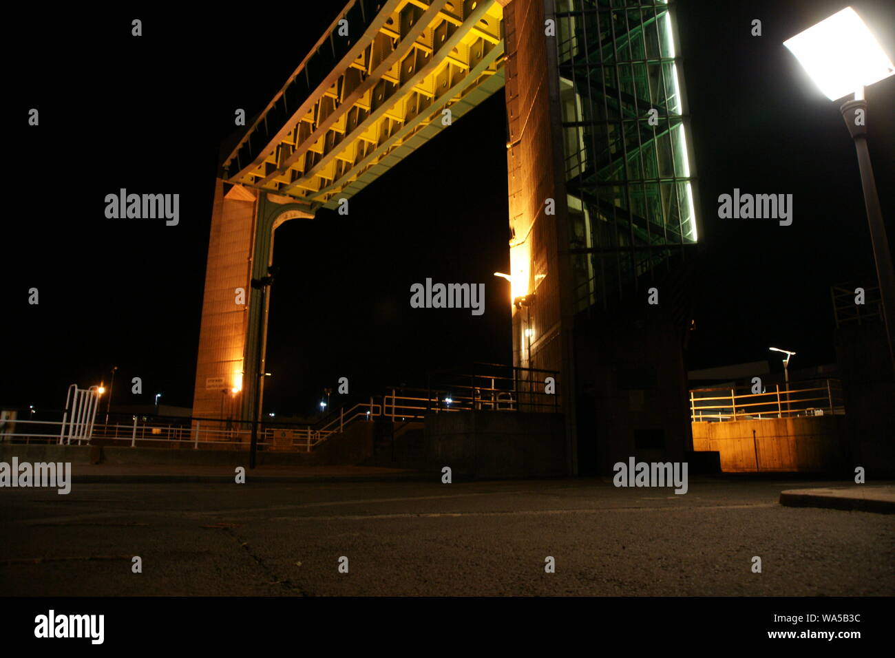 River hull tidal surge barrier hi-res stock photography and images - Alamy