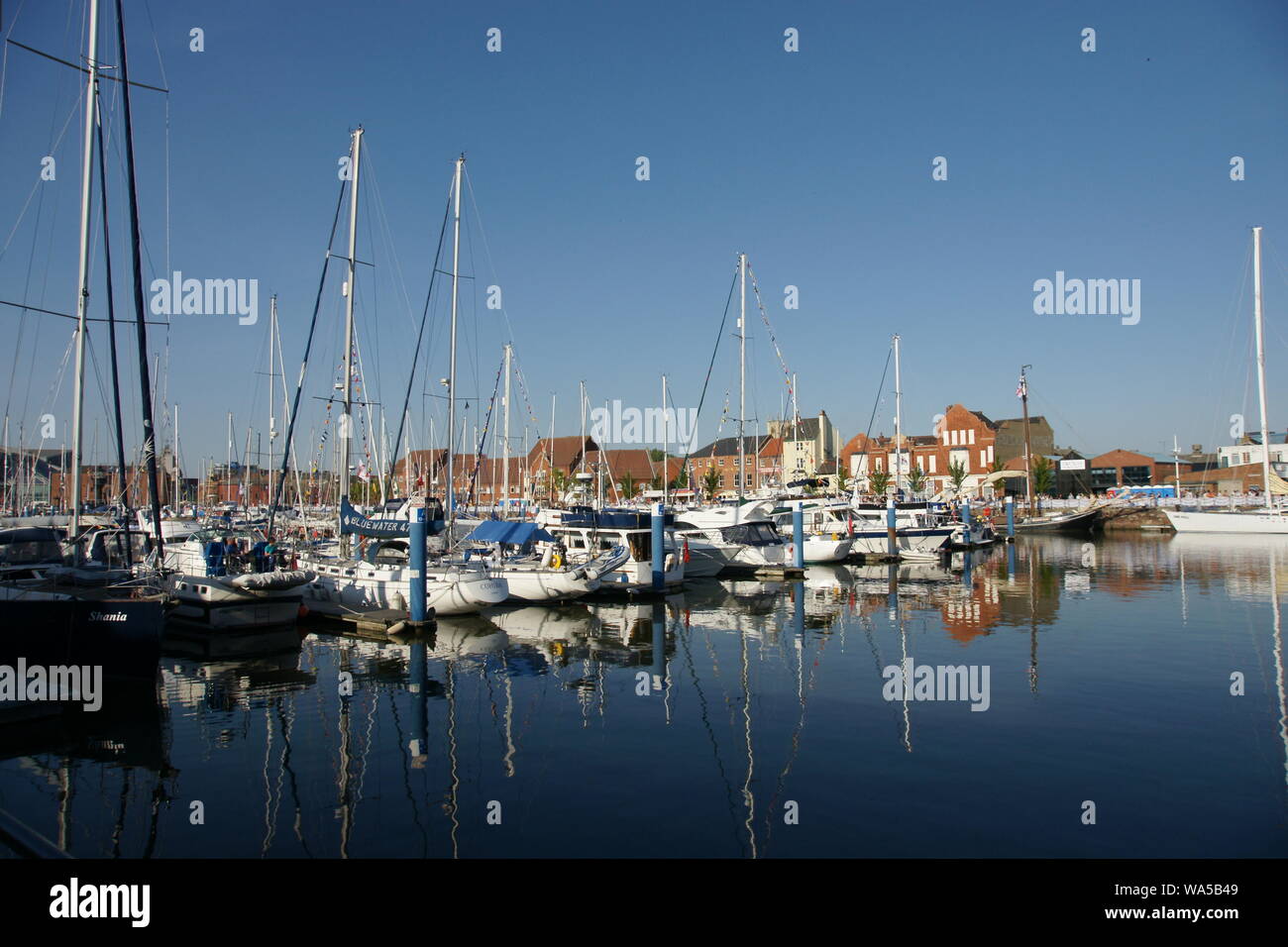 Hull marina hi-res stock photography and images - Alamy