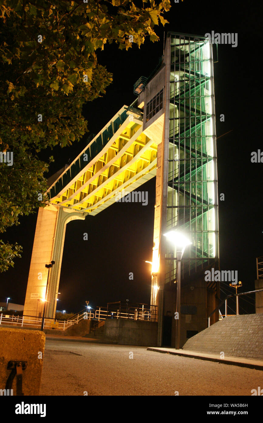 River hull tidal surge barrier hi-res stock photography and images - Alamy