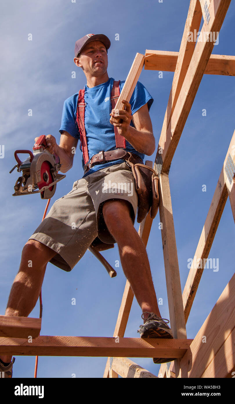 Community timber frame build hi-res stock photography and images - Alamy