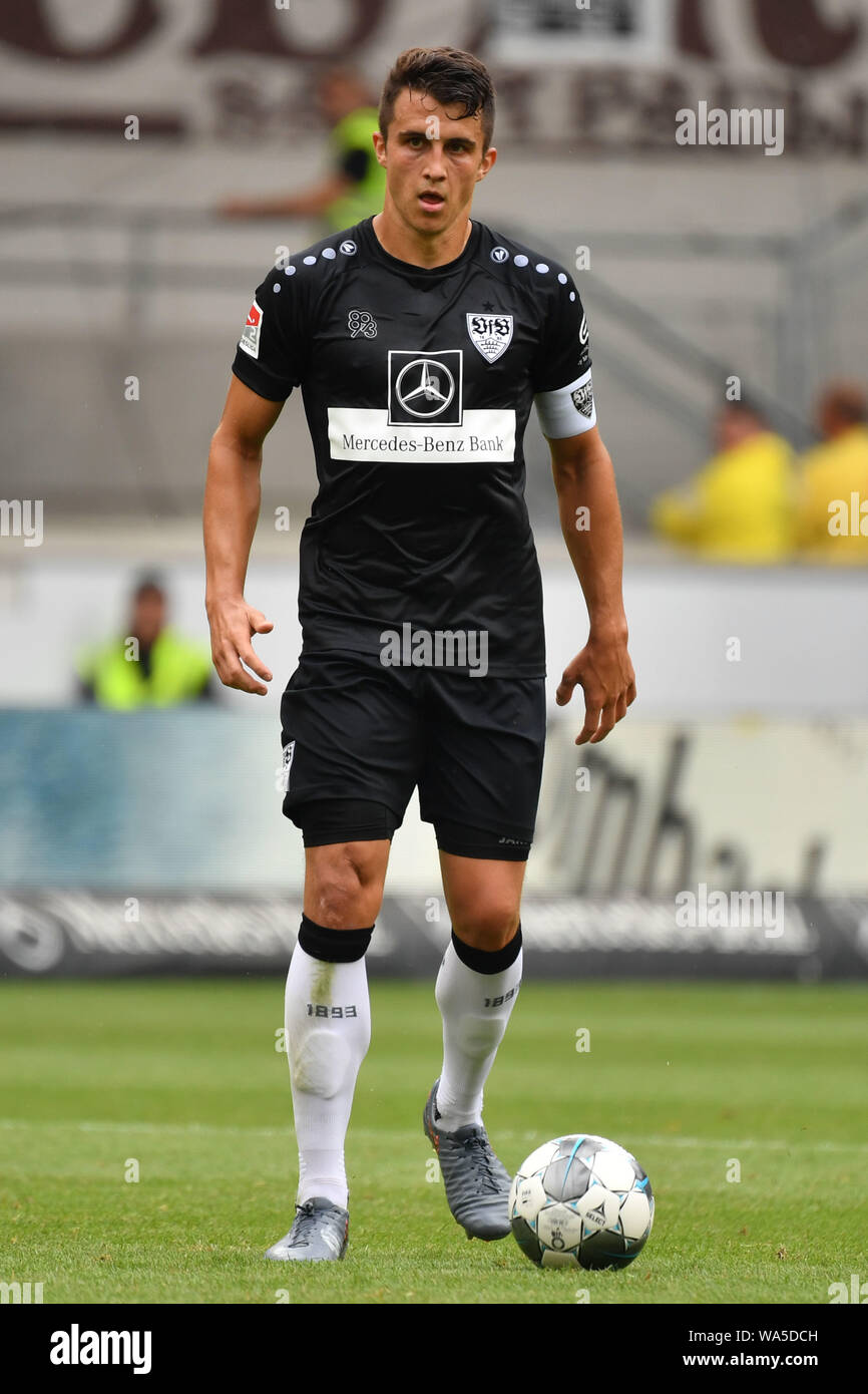 Football player full body hi-res stock photography and images - Alamy