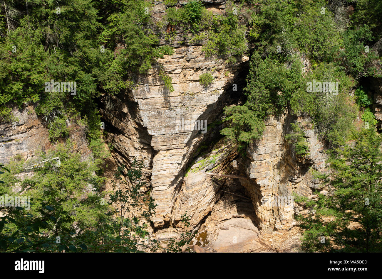 Rock chasm hi-res stock photography and images - Alamy