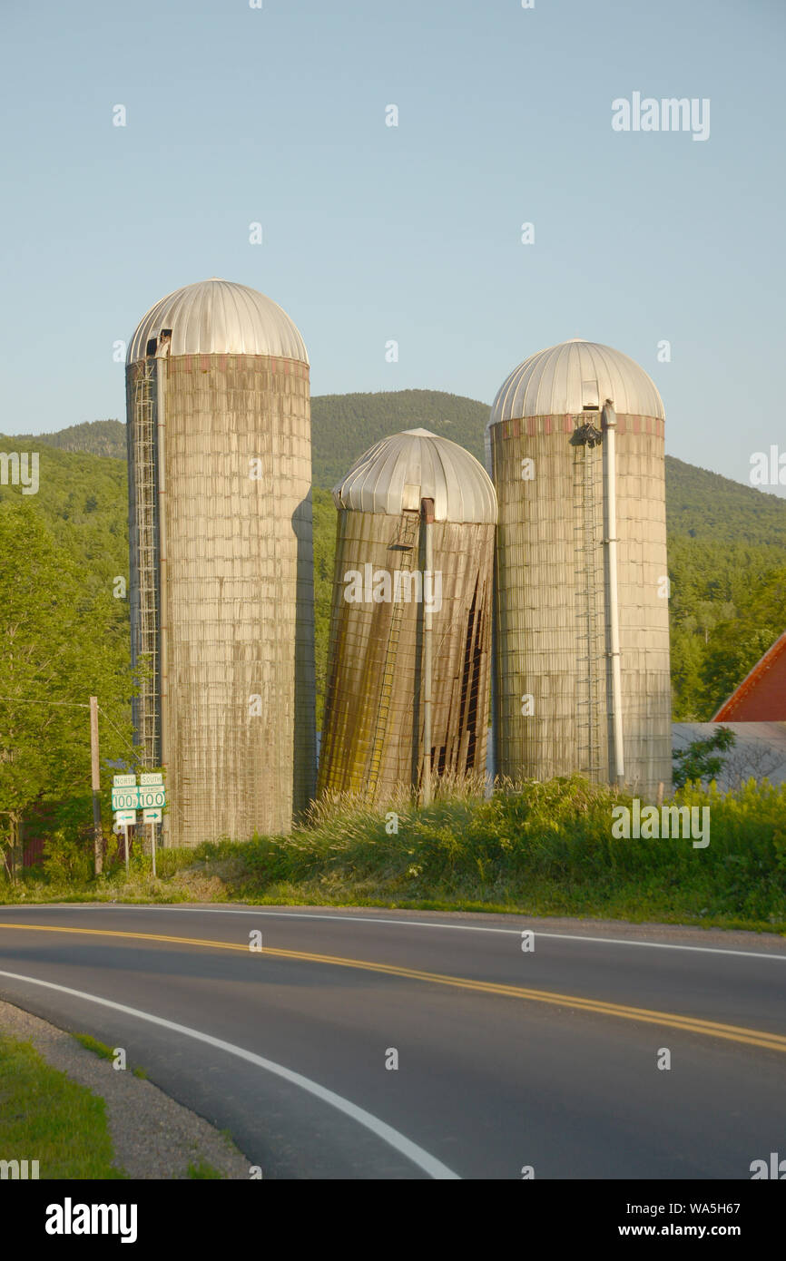 Falling silos hi-res stock photography and images - Alamy