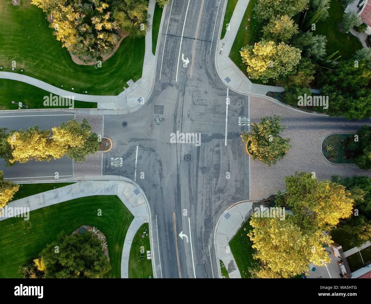 Intersection of roads hi-res stock photography and images - Alamy