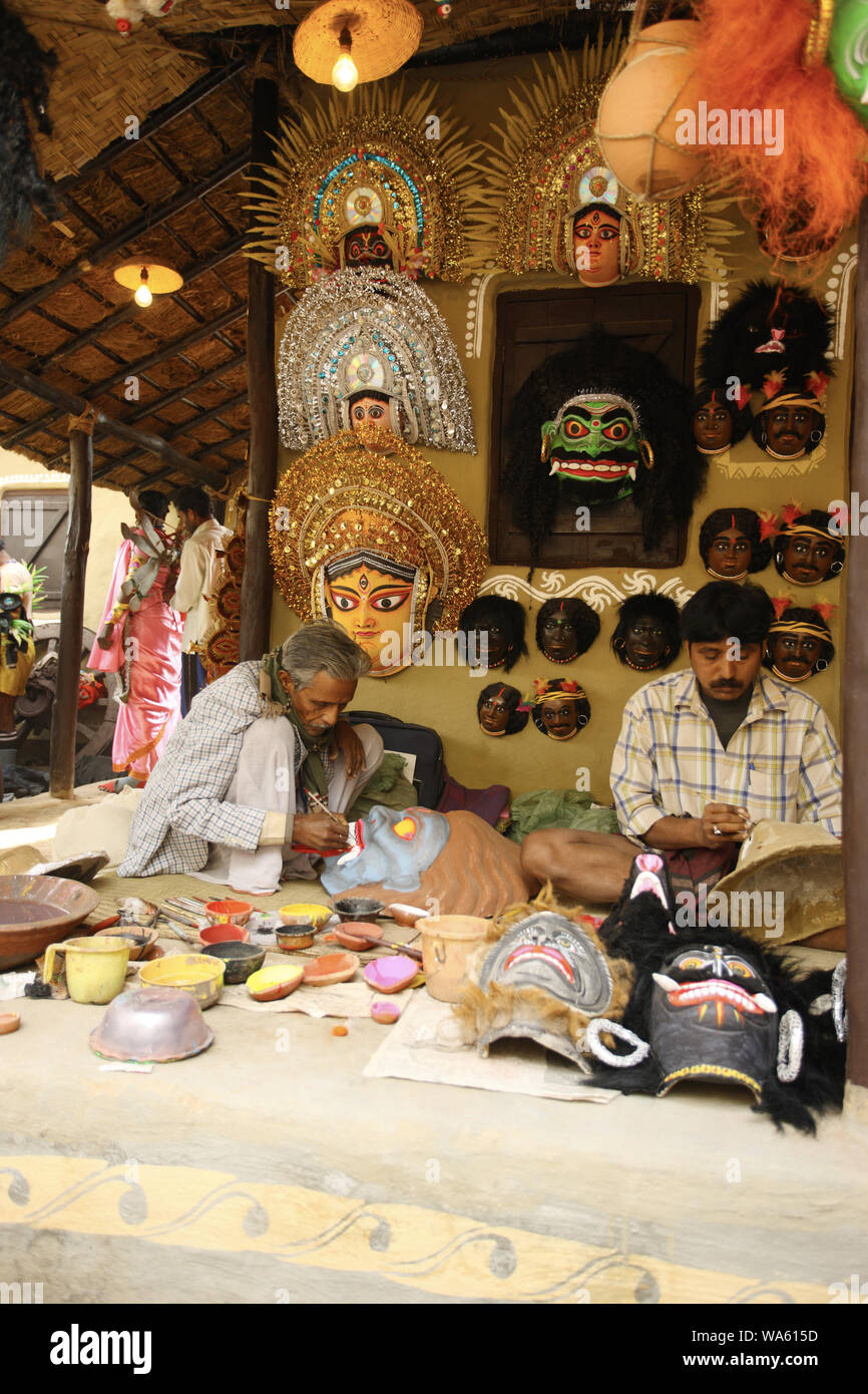 Male artists painting Goddess Durga mask for sale at Surajkund Crafts ...