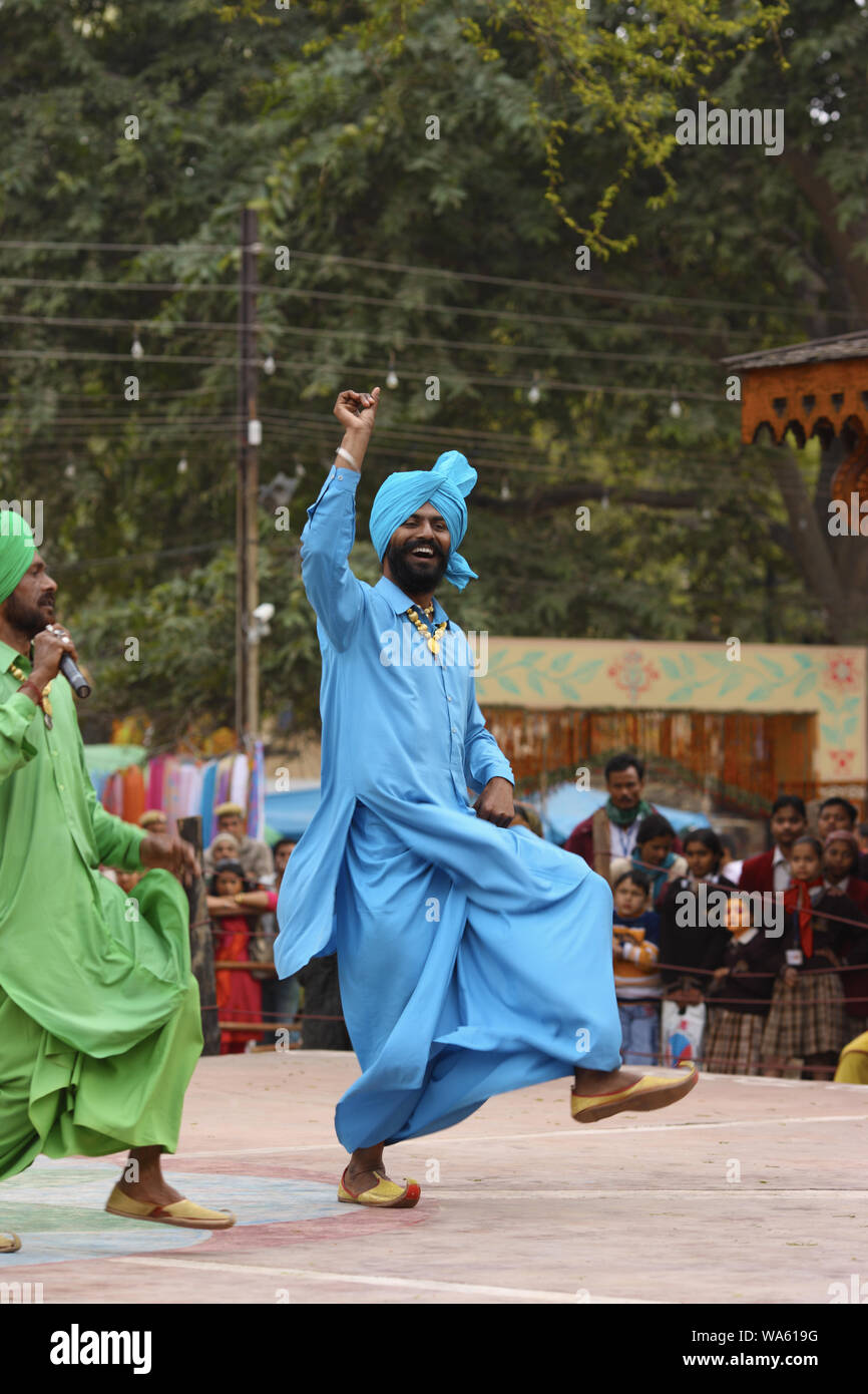 Turban bhangra hi-res stock photography and images - Alamy
