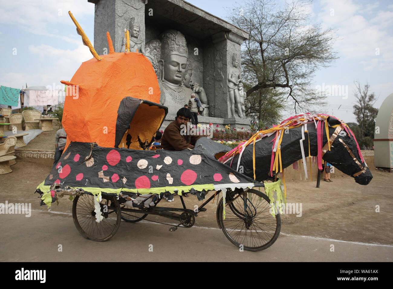 Cart rickshaw puller hi-res stock photography and images - Alamy