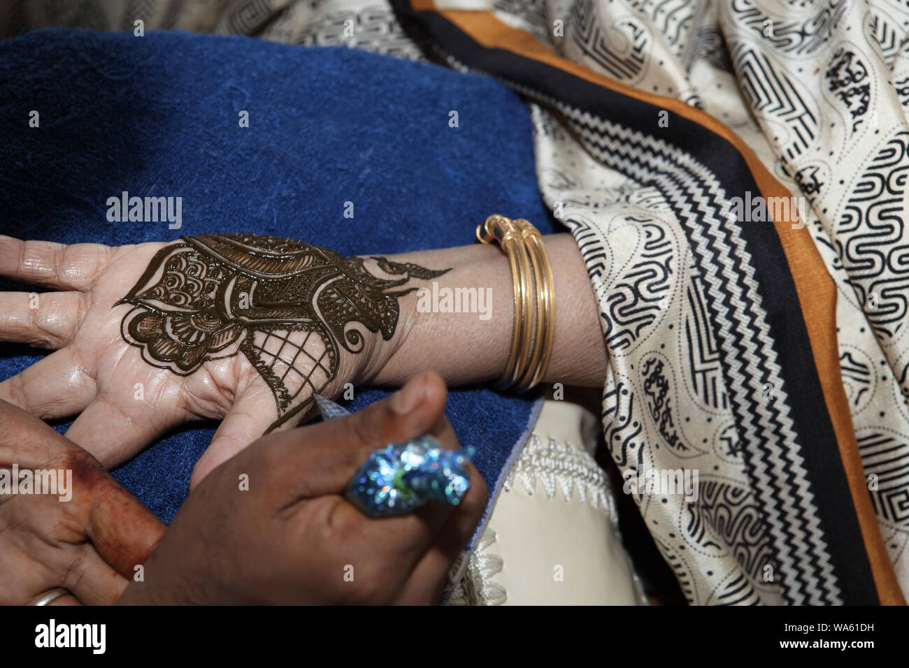 Applying pattern hi-res stock photography and images - Alamy