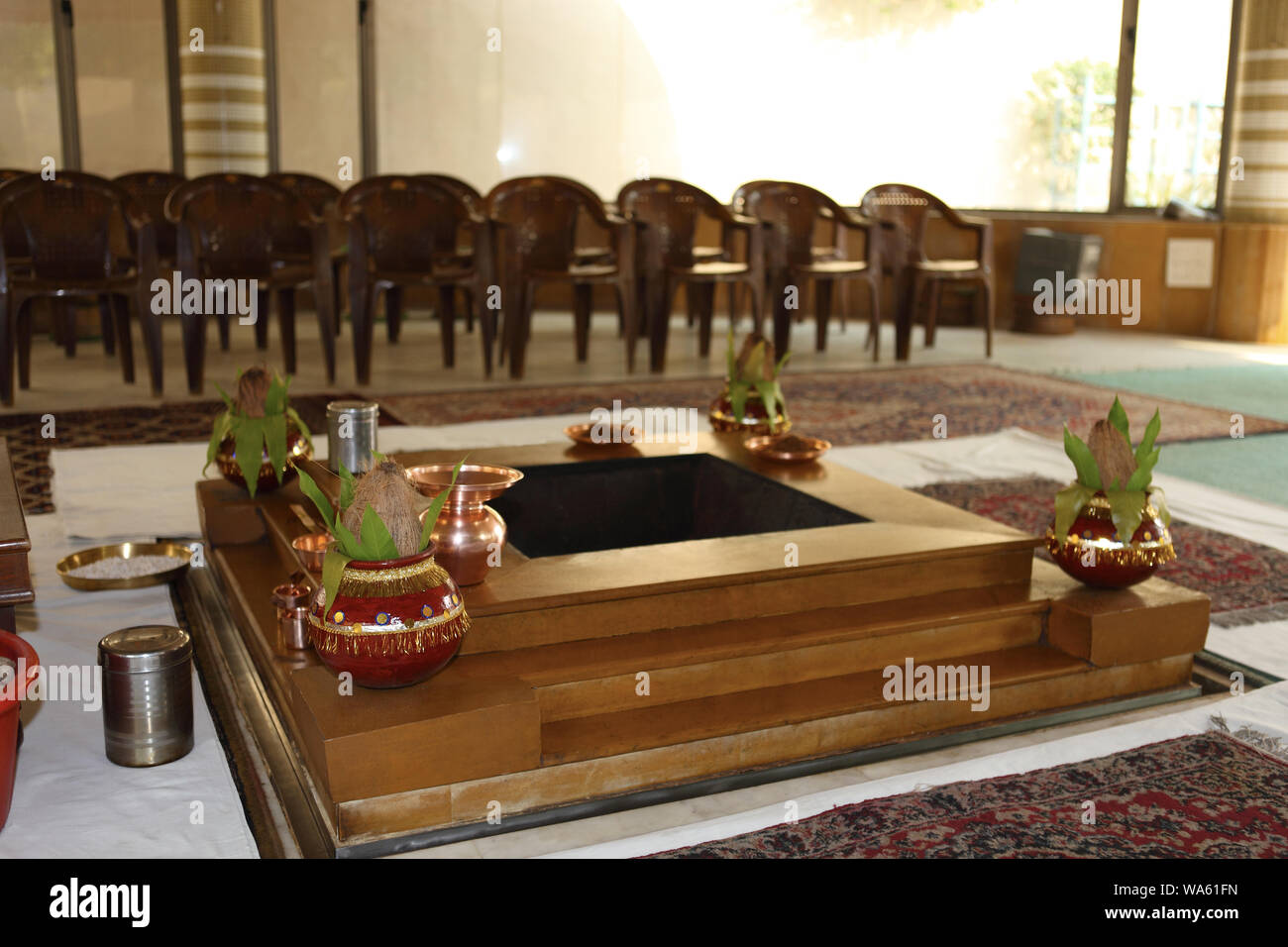 Havan kund hi-res stock photography and images - Alamy