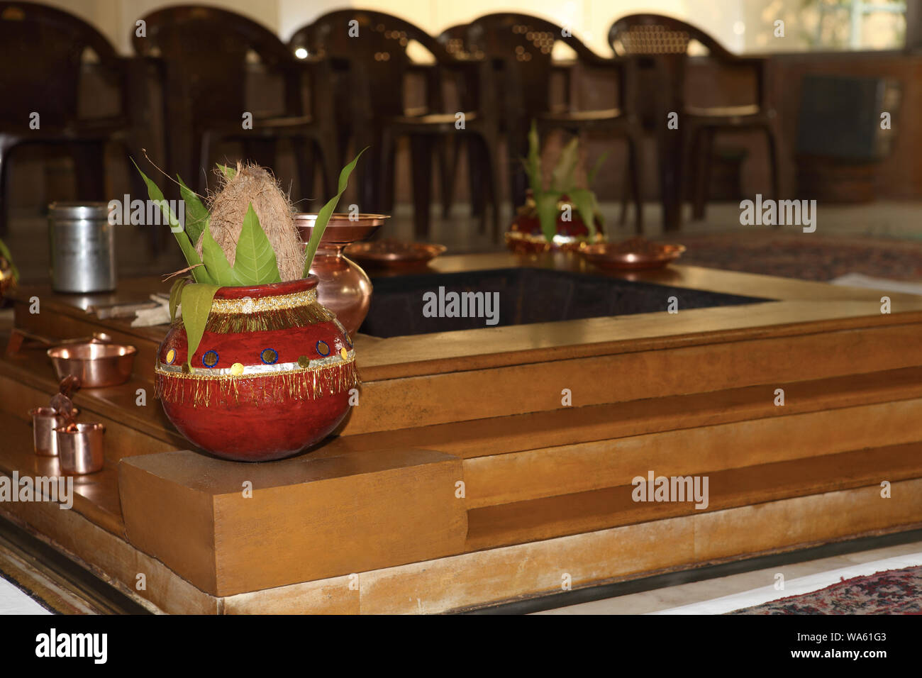 Havan kund hi-res stock photography and images - Alamy