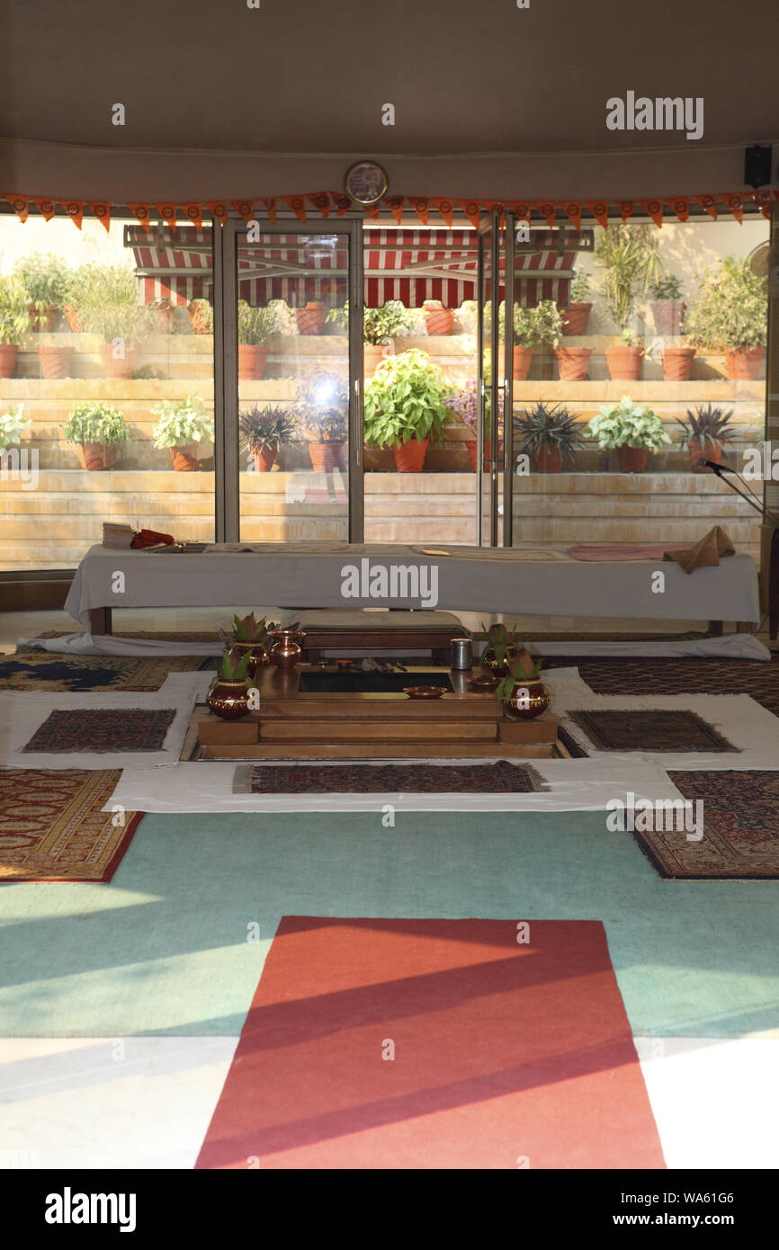 Havan kund hi-res stock photography and images - Alamy