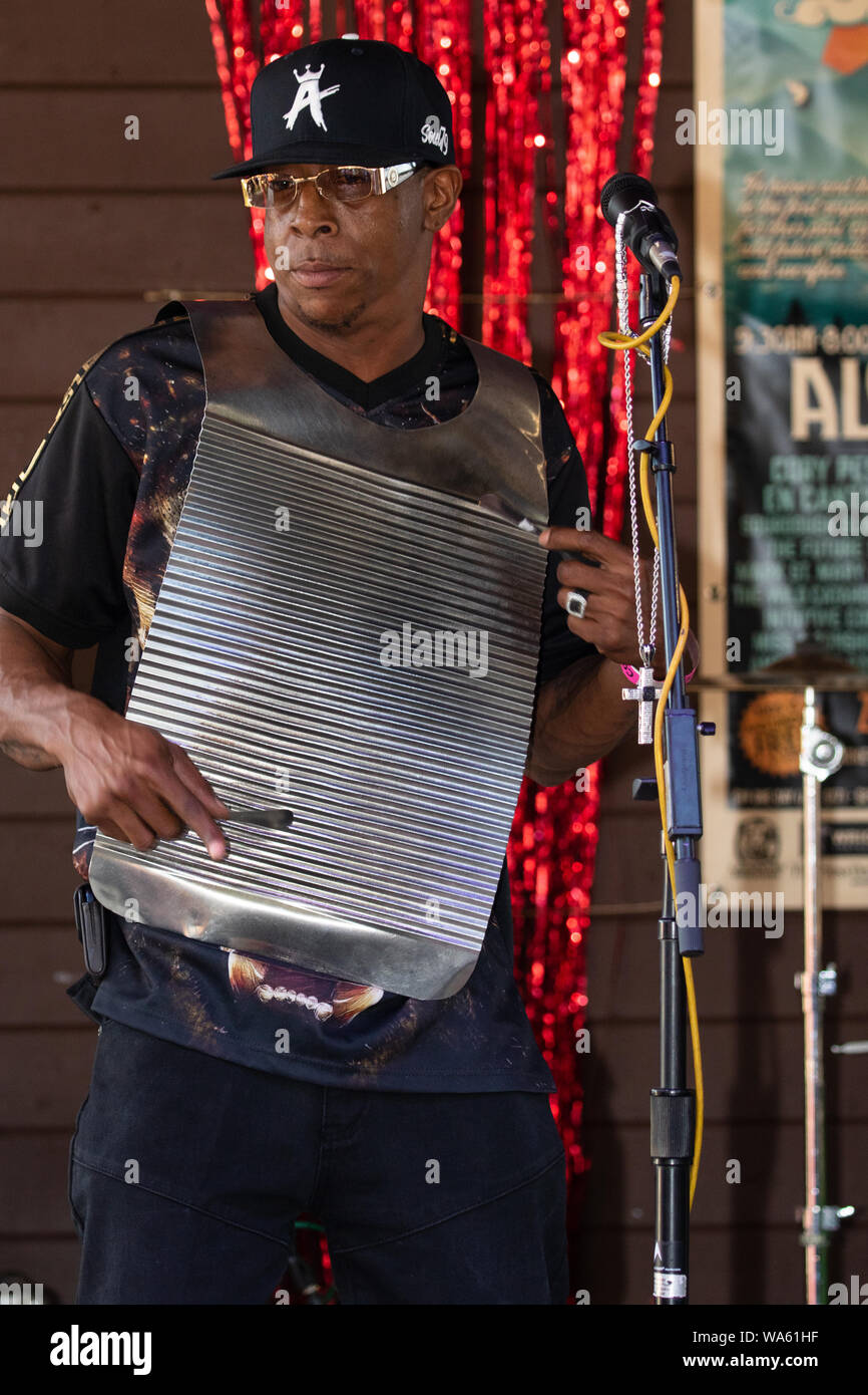 Vest frottoir hi-res stock photography and images - Alamy