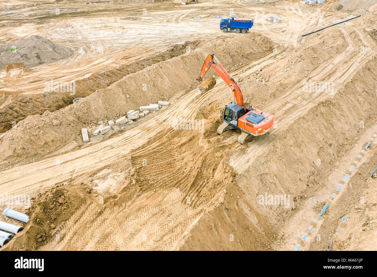Excavator dump truck hi-res stock photography and images - Alamy