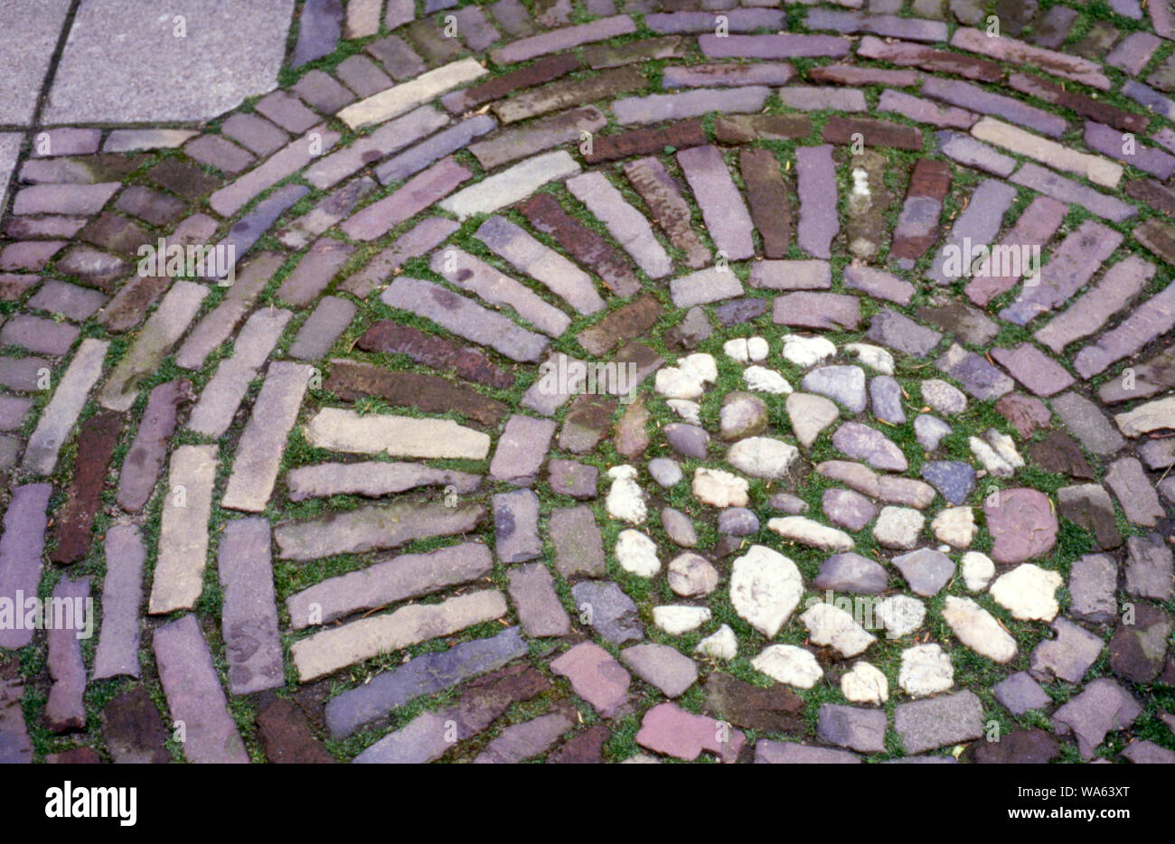 Circular paving stones hi-res stock photography and images - Alamy