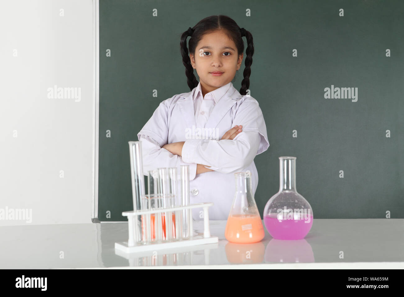 Girl in science class experimenting hi-res stock photography and images ...
