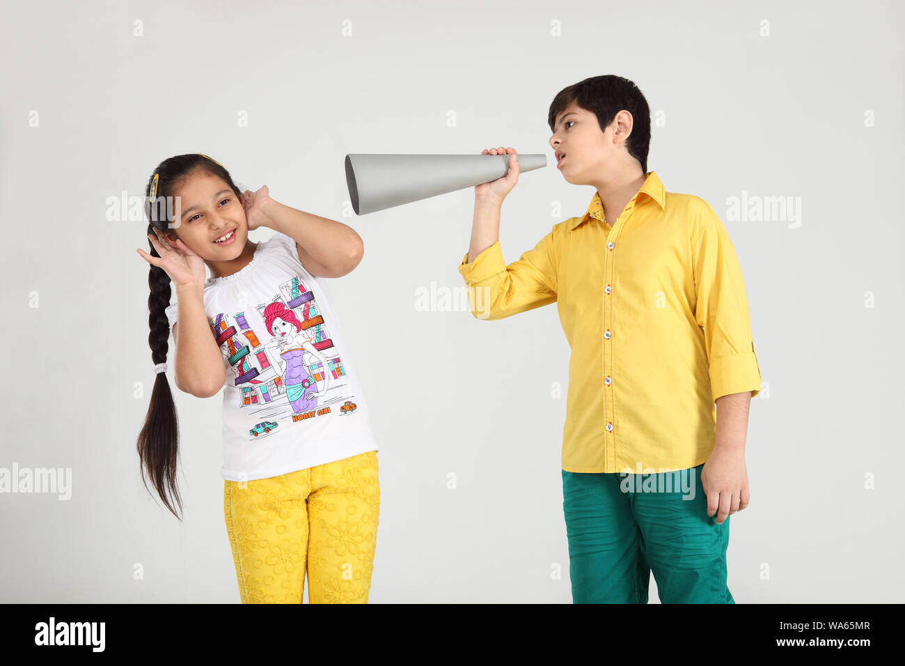 6 7 years girl shouting friend hi-res stock photography and images - Alamy