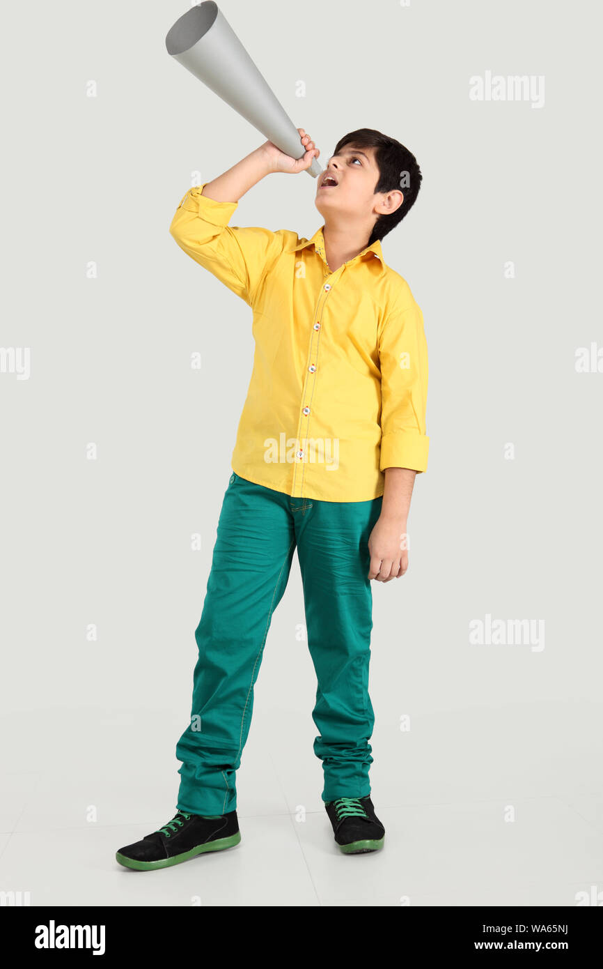 Boy shouting into a paper megaphone Stock Photo - Alamy