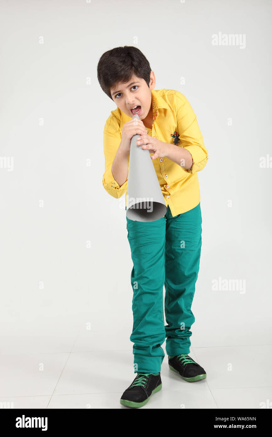 Boy shouting into a paper megaphone Stock Photo - Alamy