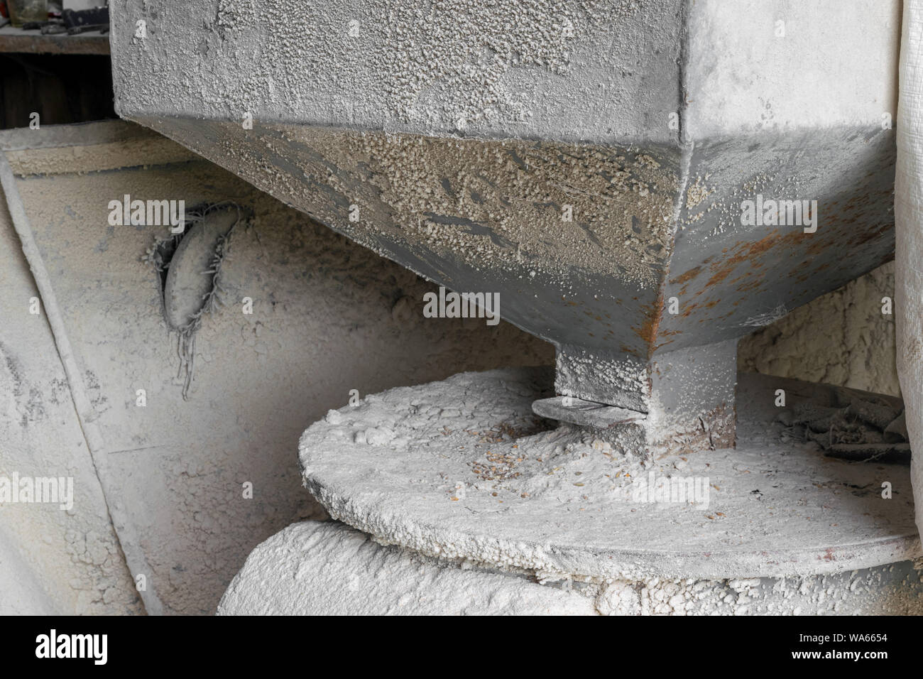 Dust grains falling hi-res stock photography and images - Alamy