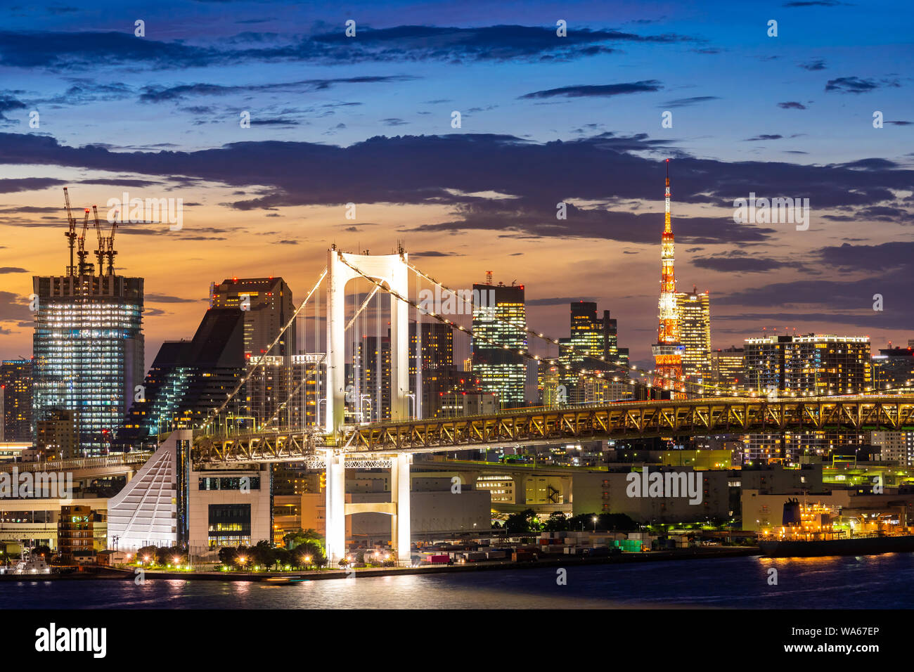 Aerial view of Tokyo skylines with Rainbow bridge and tokyo tower over ...