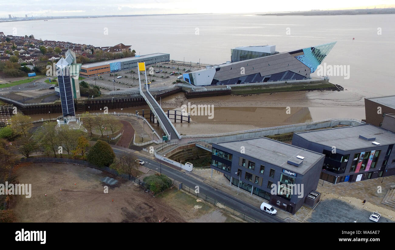 Hull tidal barrier 2017 hi-res stock photography and images - Alamy