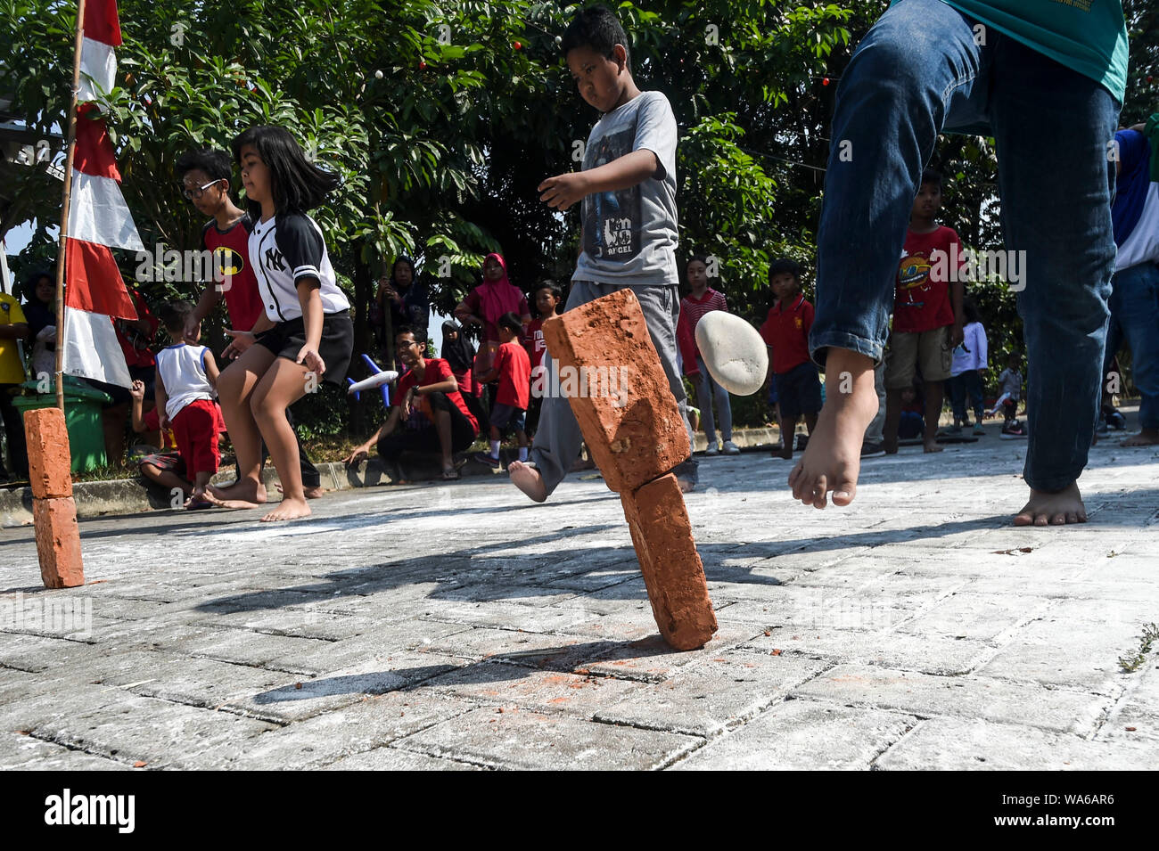 Throwing stone hi-res stock photography and images - Alamy