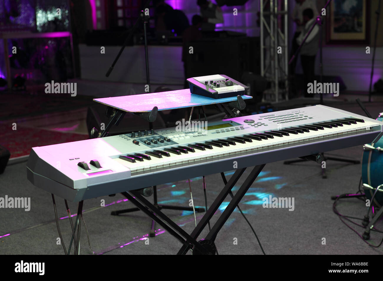 Synthesizer music hi-res stock photography and images - Alamy