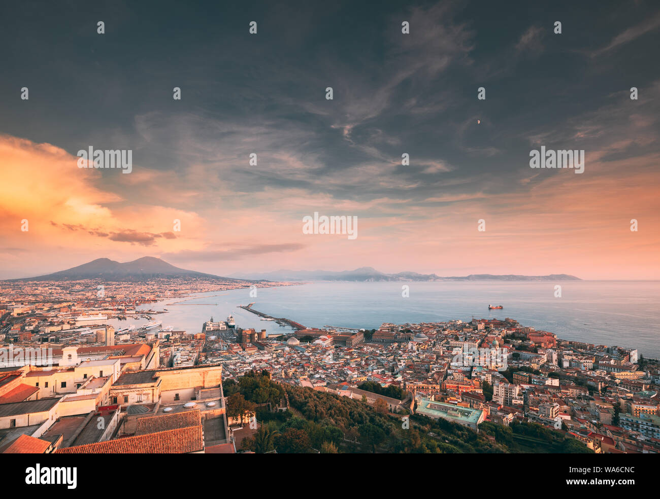 Old Naples High Resolution Stock Photography and Images - Alamy