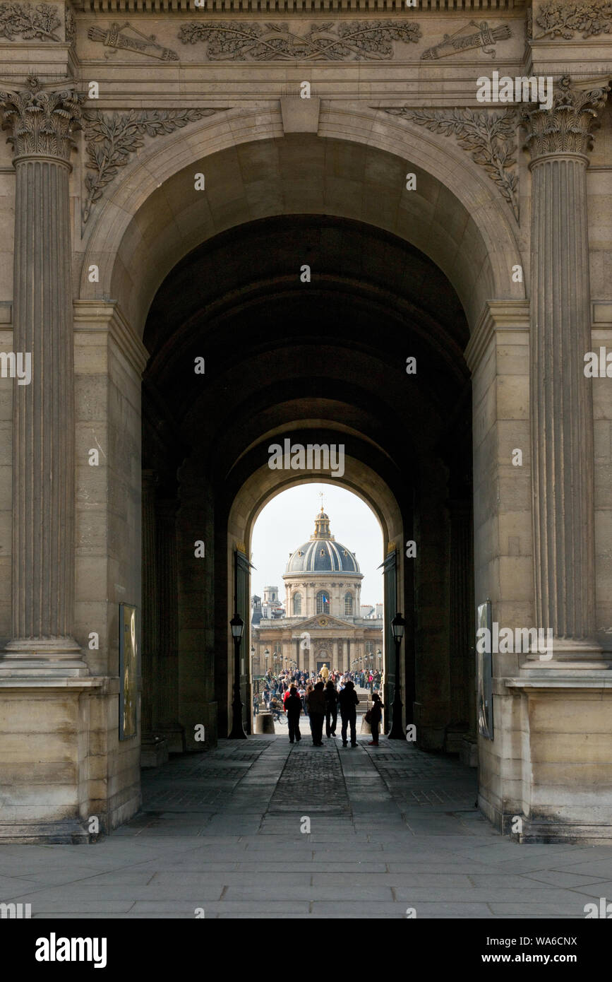 Archway through to the Lourve Art Museum. Paris, France Stock Photo - Alamy