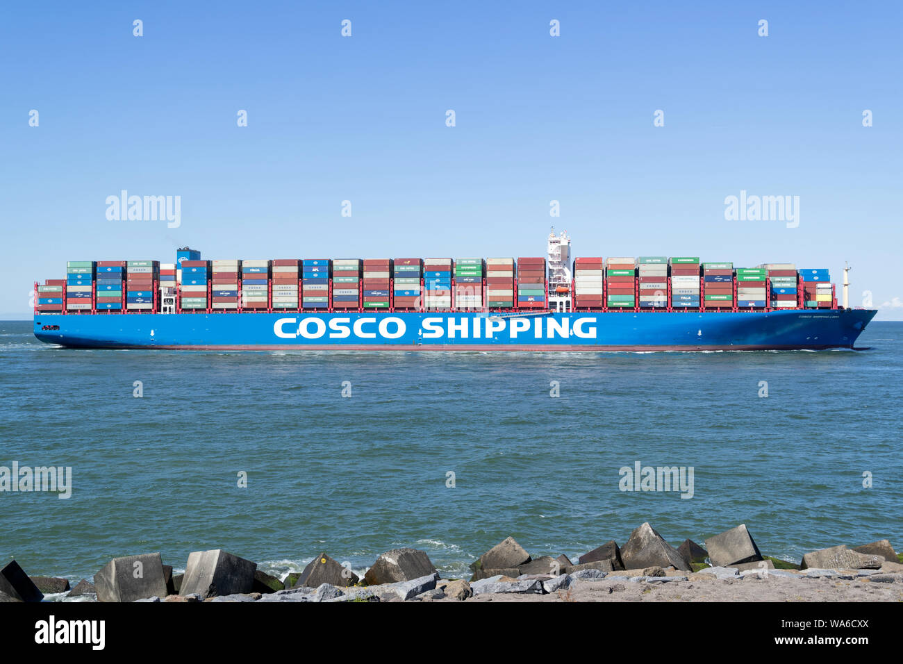 Cosco container ship hi-res stock photography and images - Alamy