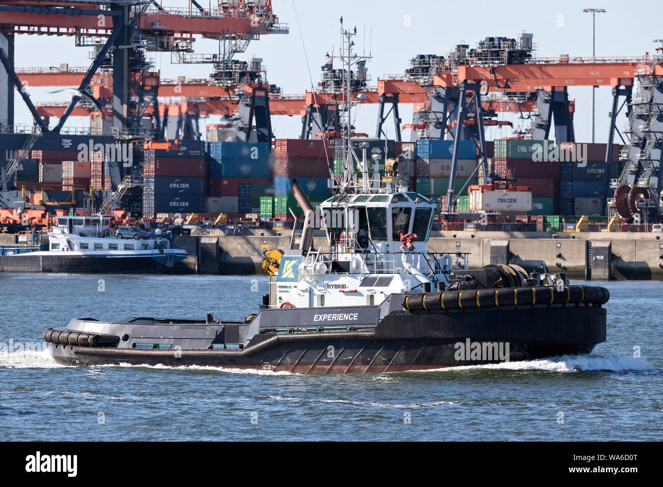 Hybrid tugboat hi-res stock photography and images - Alamy