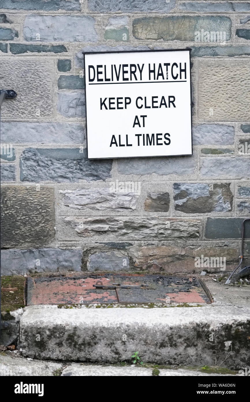 Delivery hatch for pub and bar keep clear sign Stock Photo - Alamy