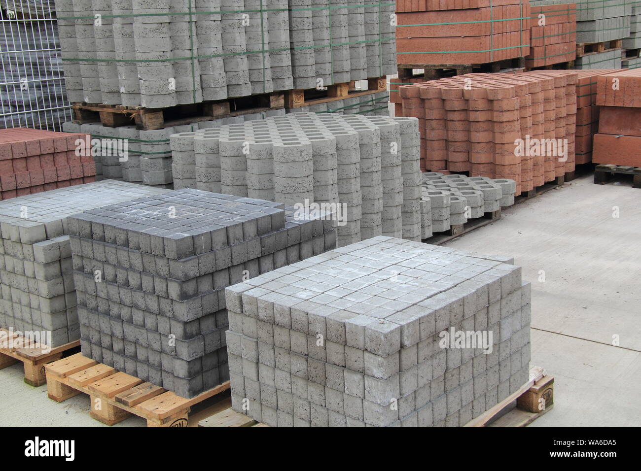 Pavers store hi-res stock photography and images - Alamy