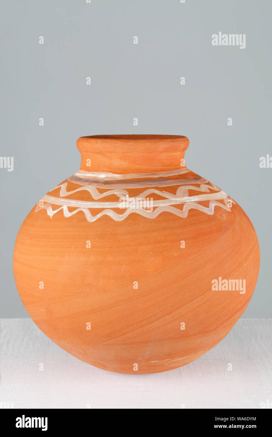 Matka clay pot hi-res stock photography and images - Alamy