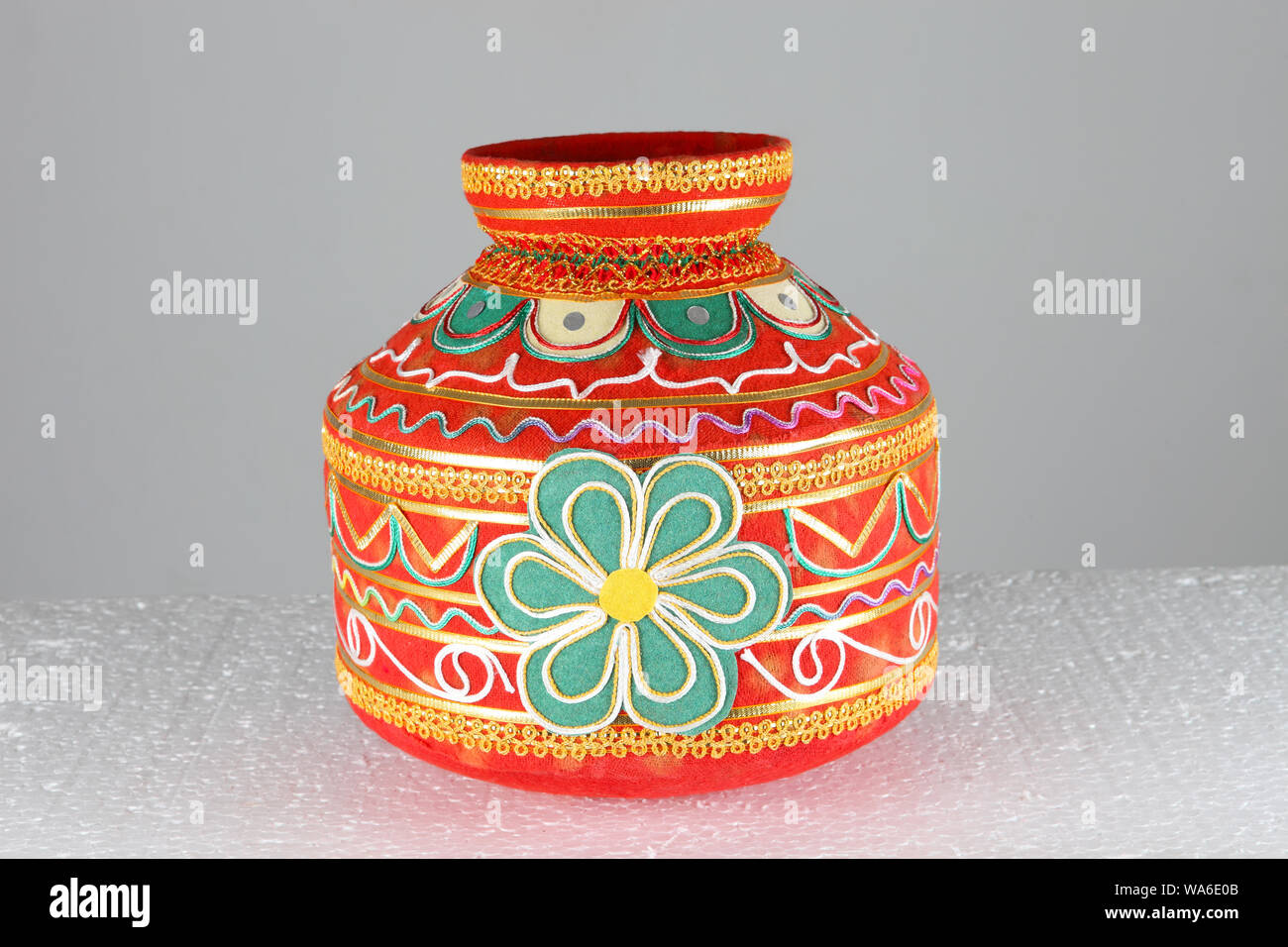 Clay pot colourful india hi-res stock photography and images - Alamy