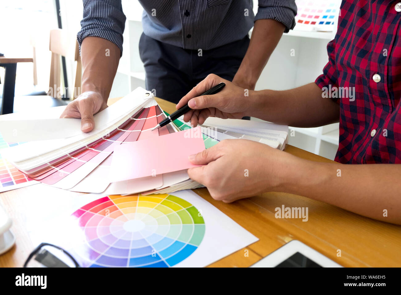 Graphic designers choose pink tones from the color bands to design ...