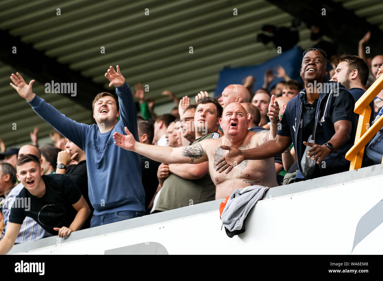 Efl supporters hi-res stock photography and images - Alamy