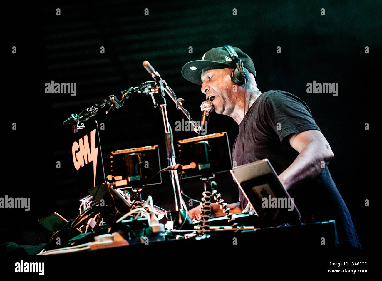 Dj grandmaster flash hi-res stock photography and images - Alamy