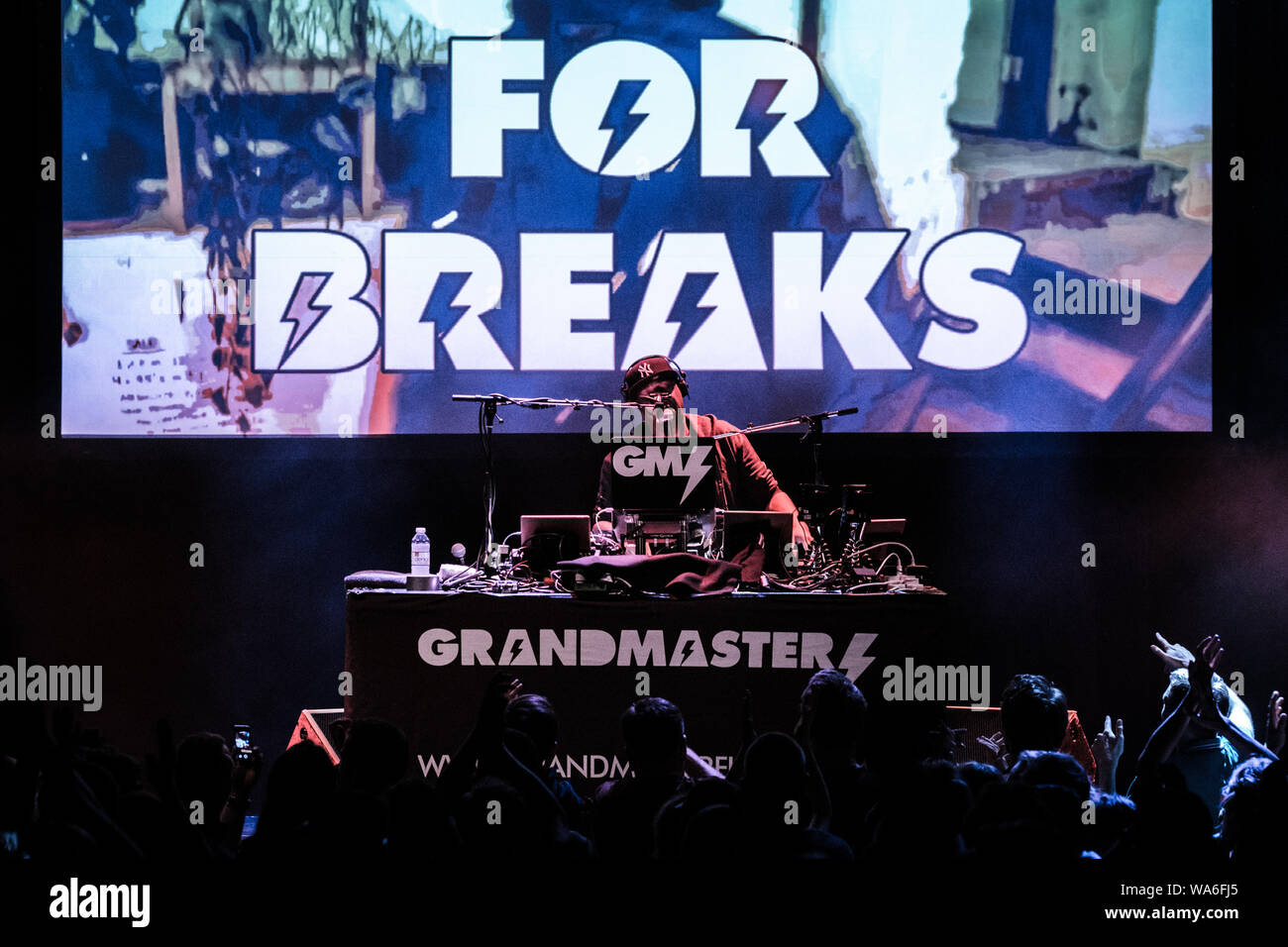 Dj grandmaster flash hi-res stock photography and images - Alamy