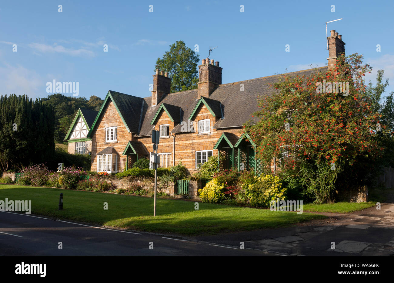 Early morning view of cottages in Rockingham village, Northamptonshire ...