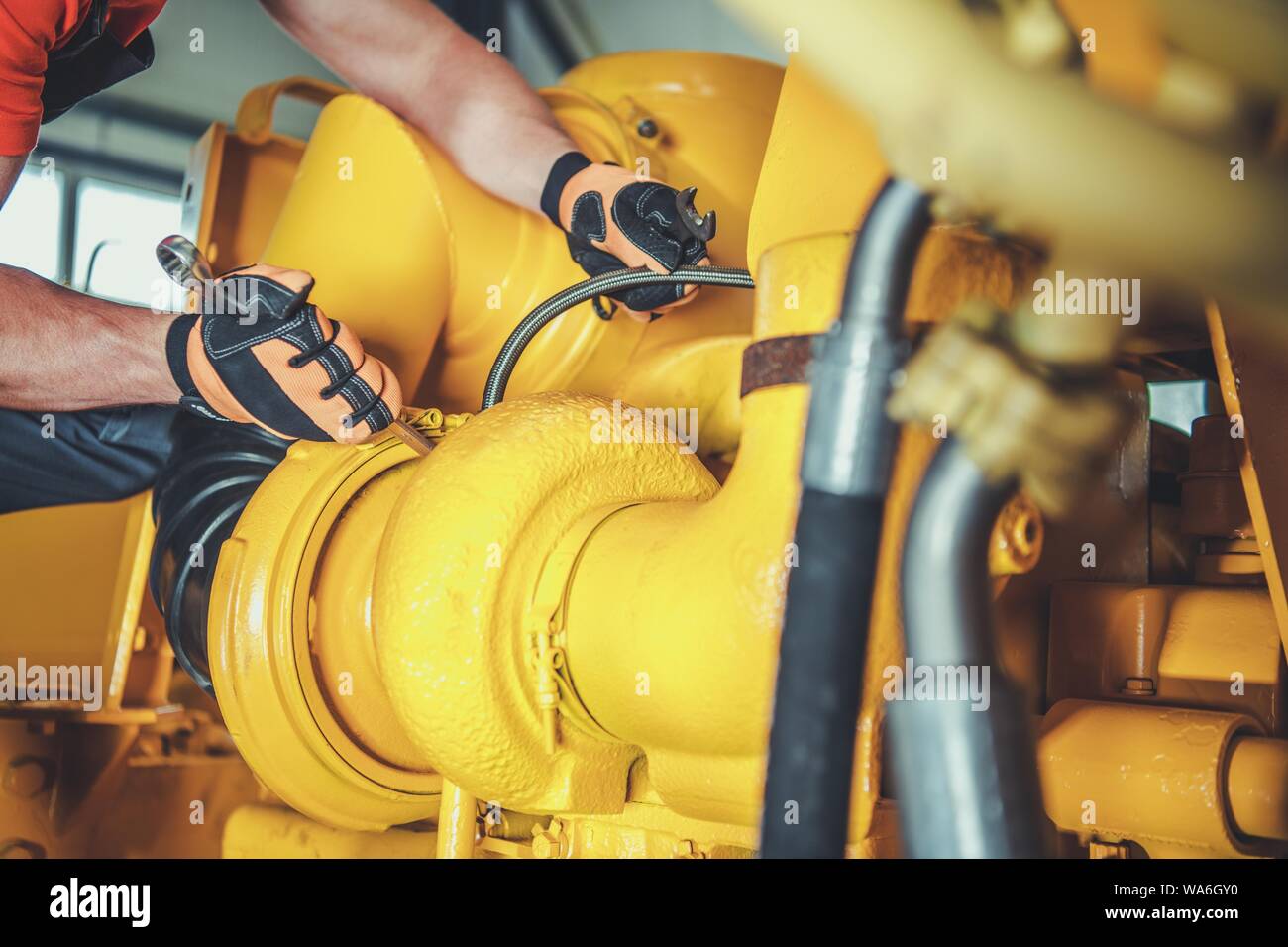 Technician repair hi-res stock photography and images - Alamy