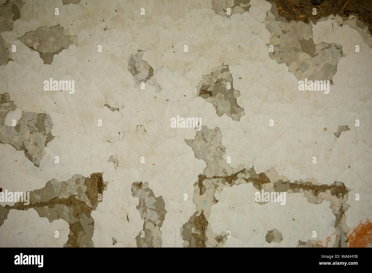 Photo of old cracked plastered wall Stock Photo - Alamy