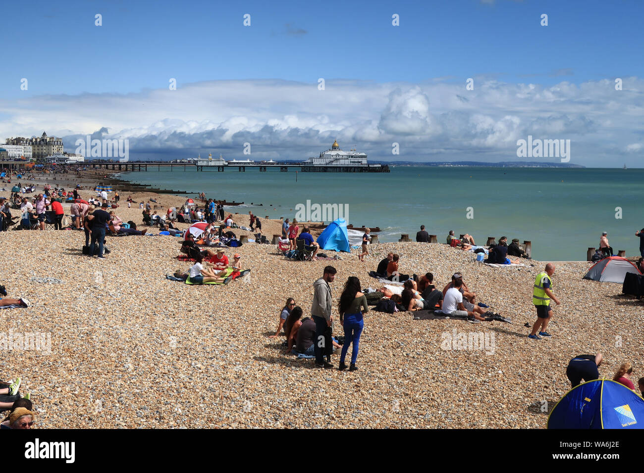 Eastbourne, Sussex, UK.18th Aug 2019. UK weather. Visitors flock to a ...