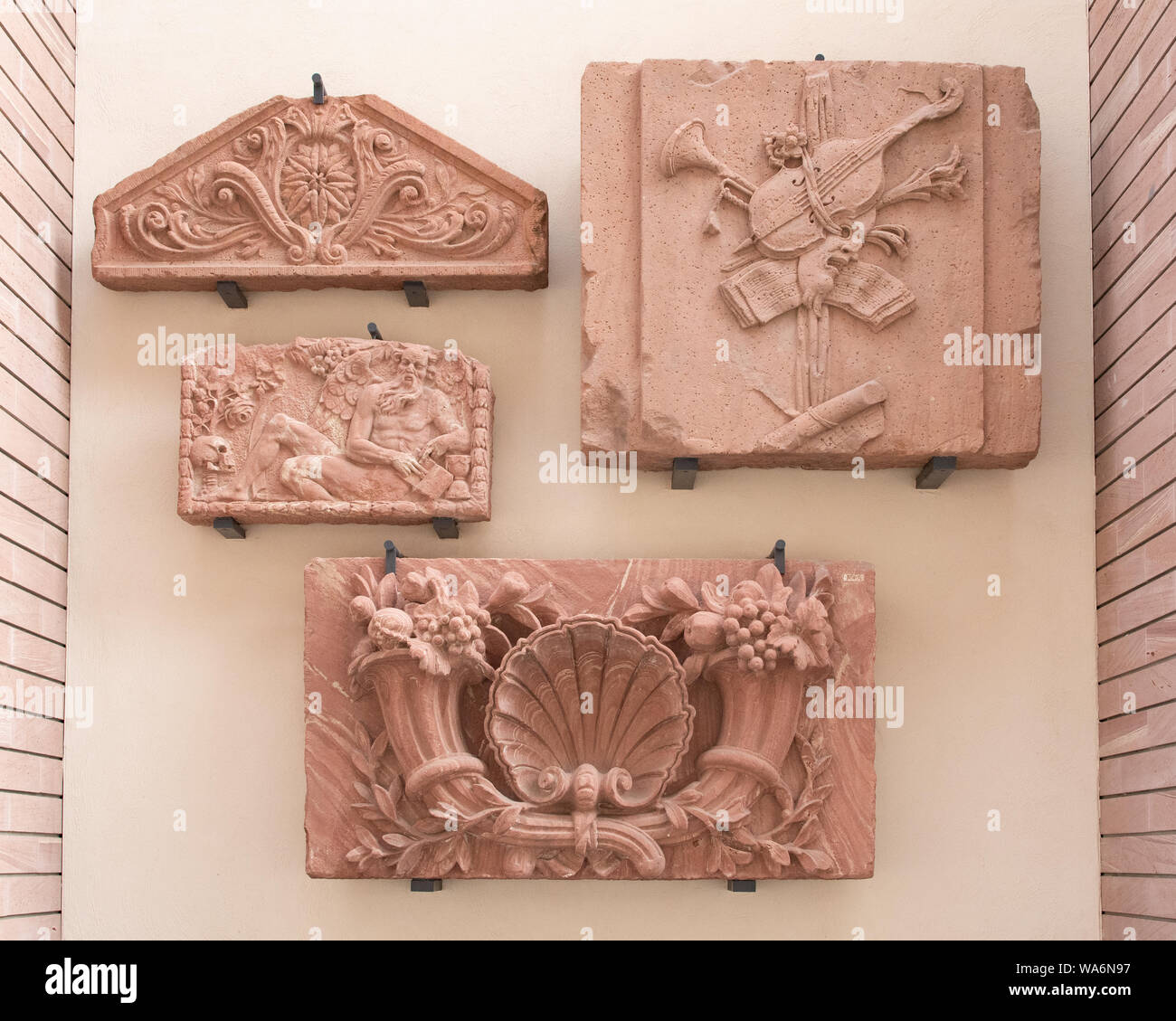 Ornamental parapet hi-res stock photography and images - Alamy