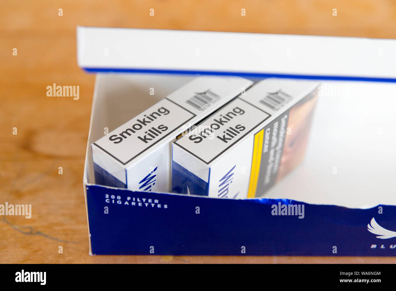 Marlboro packaging hi-res stock photography and images - Alamy