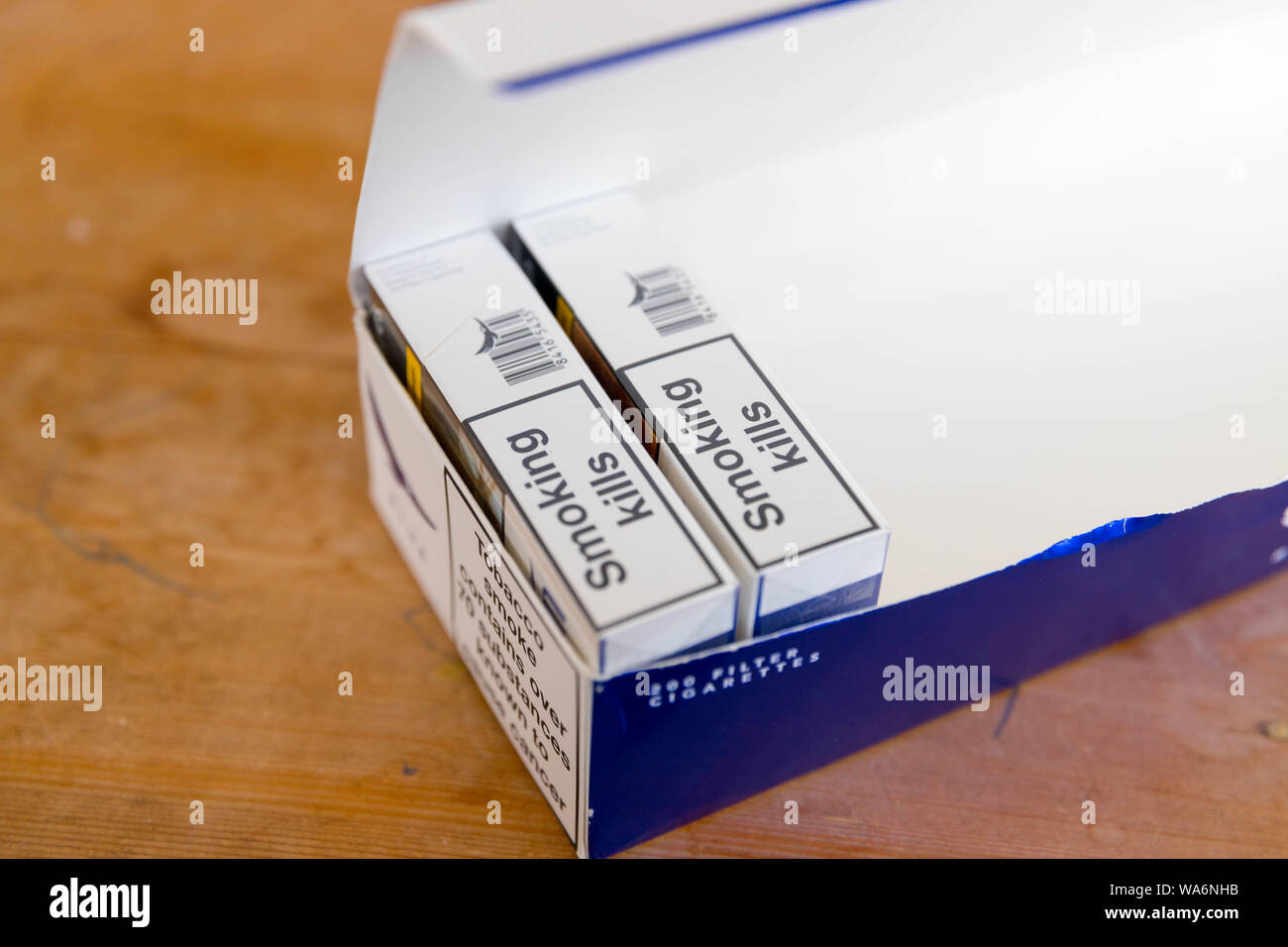 Marlboro packaging hi-res stock photography and images - Alamy