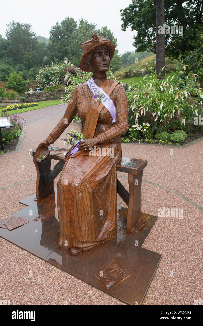 Emily davison statue hi-res stock photography and images - Alamy