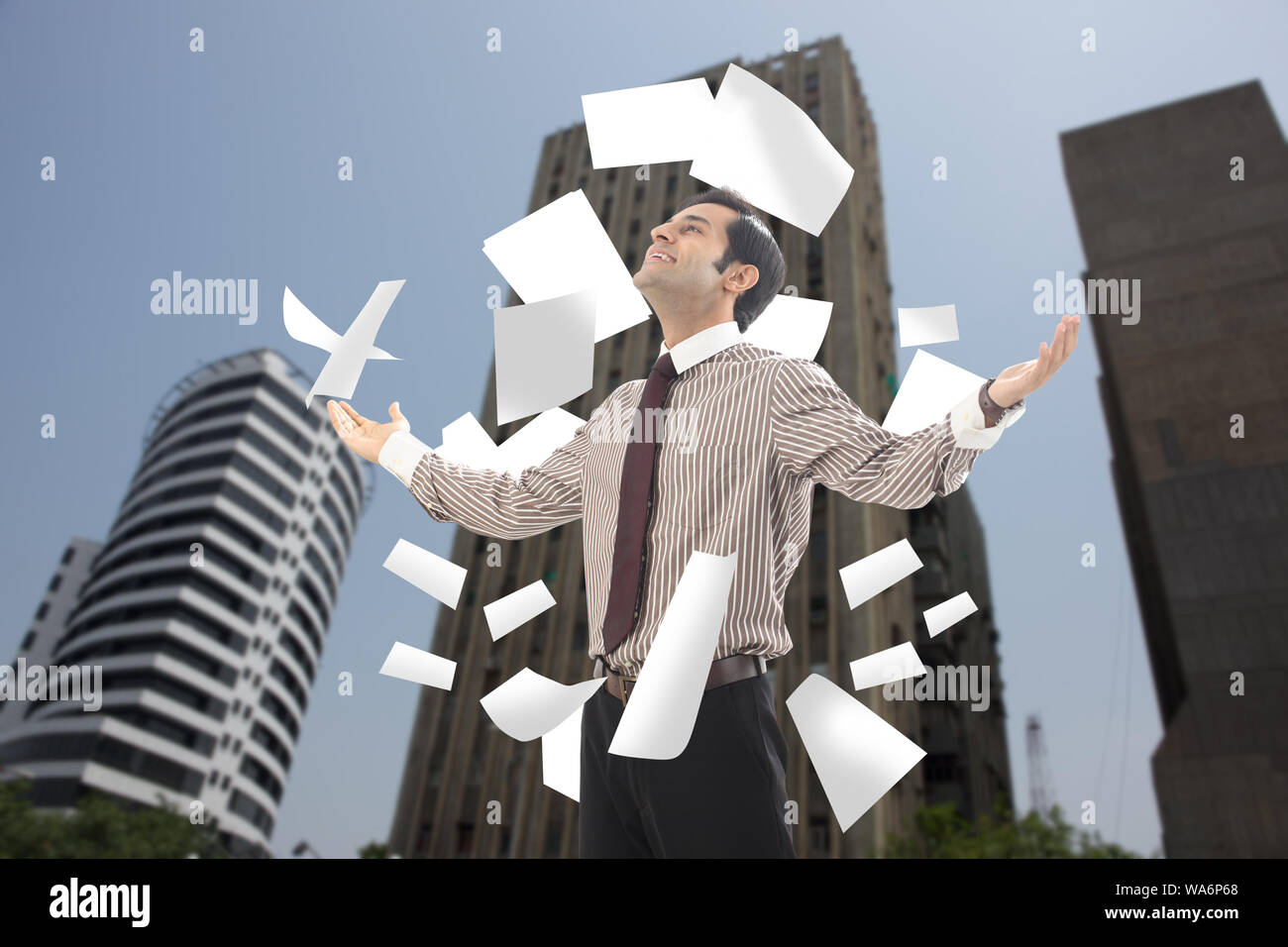 Side arm throwing hi-res stock photography and images - Alamy