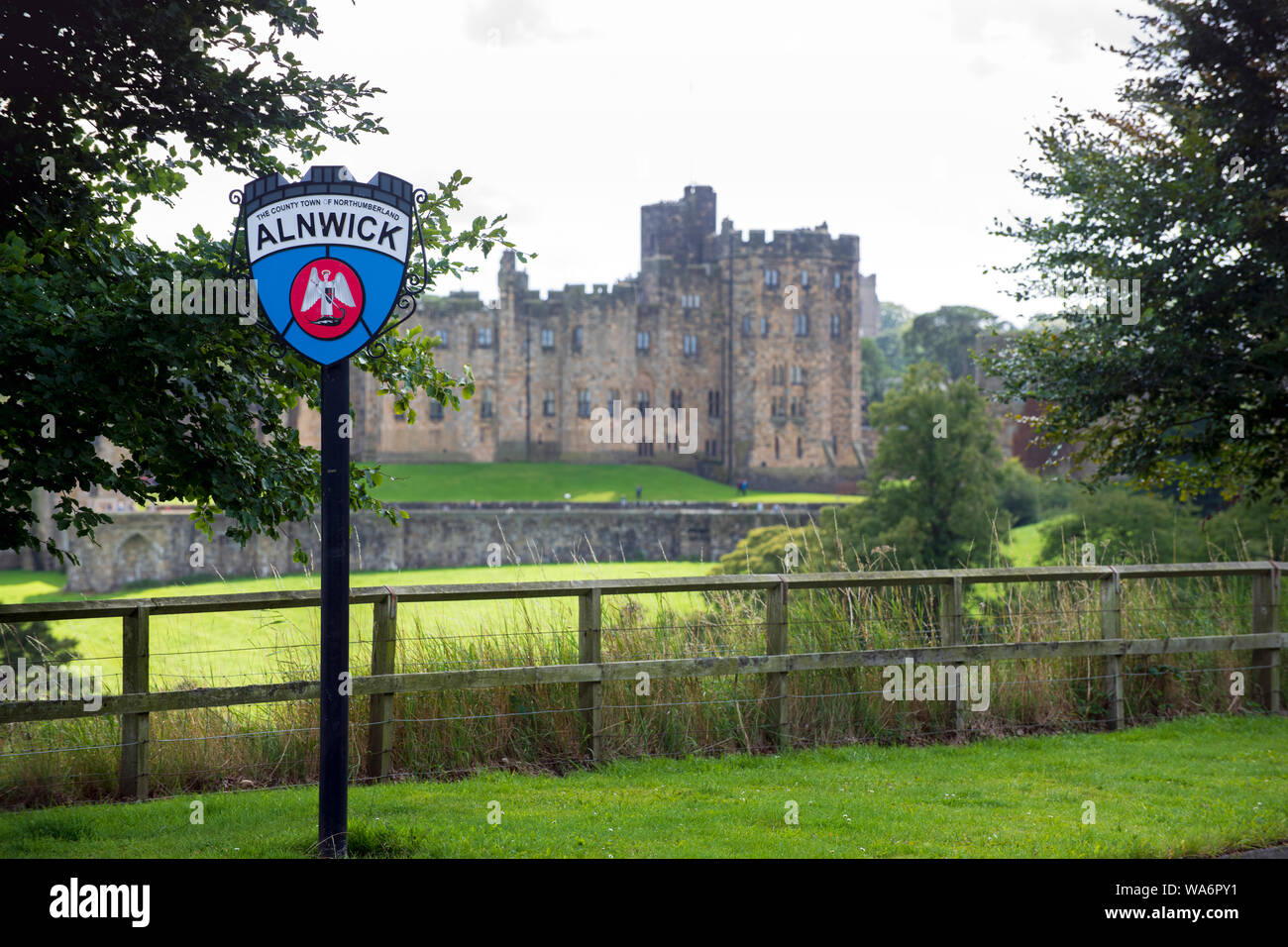Alnwick castle sign hi-res stock photography and images - Alamy